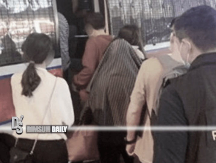 19 people arrested in two illegal gambling dens in Tsuen Wan and San Po ...