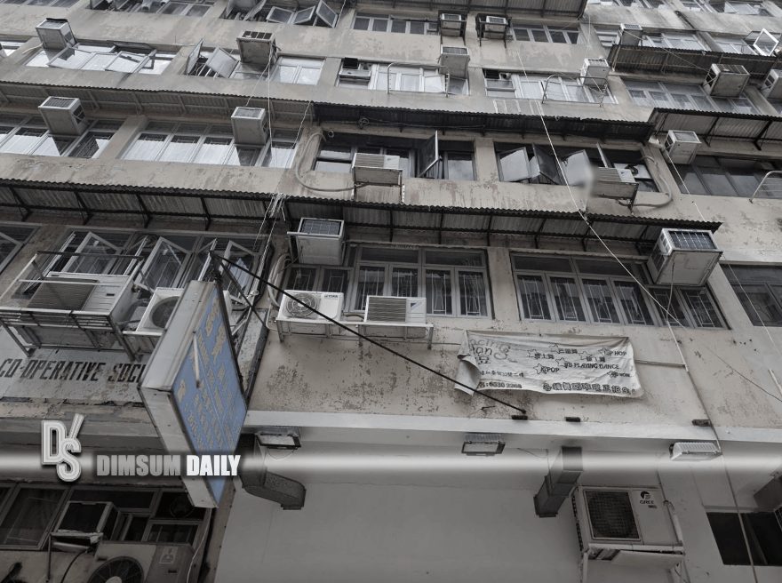 Man arrested for injuring wife and children with knife at home in ...