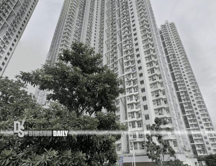 Lok Ching House, Kai Ching Estate, Kowloon City under lockdown testing ...