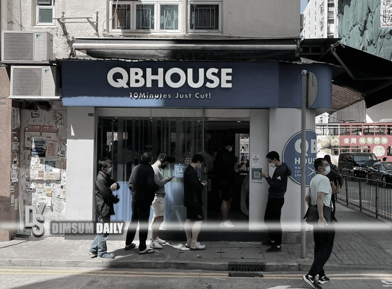 Men queue to get haircut today after barbershops and hair salons reopen ...