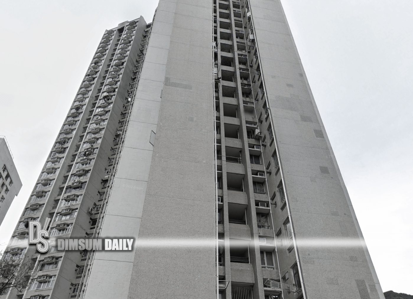 Man jumps to his death from top of Yiu Ping House in Yiu On Estate, Ma ...