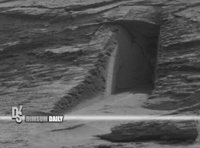 NASA picture of Mars 'doorway' spawns conspiracy theories - this is ...