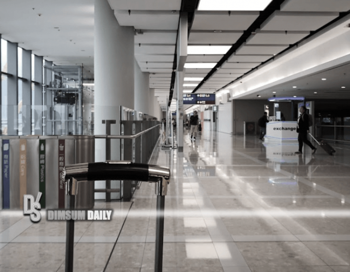 Transfer passengers arriving at HK International Airport through ...