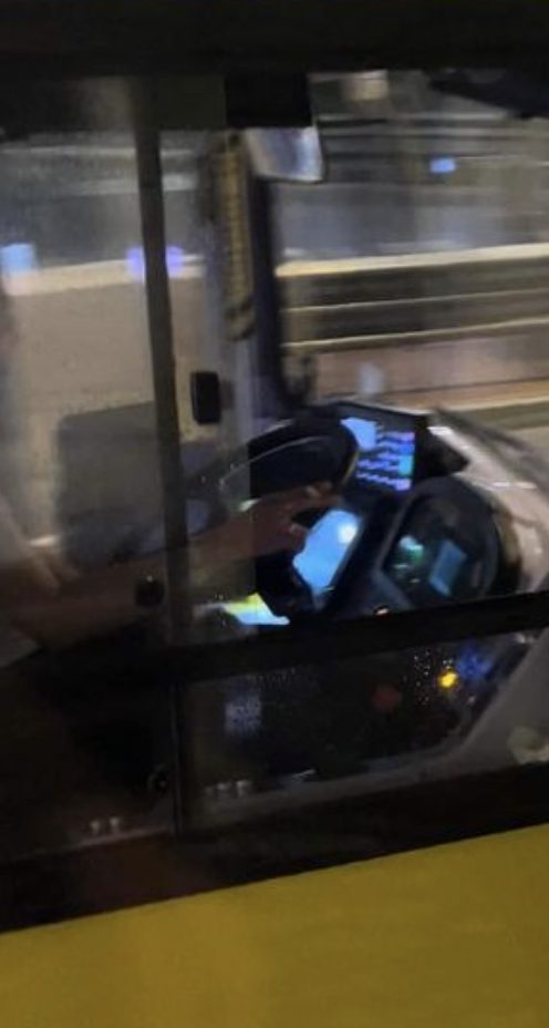Citybus driver spotted smoking while driving - Dimsum Daily
