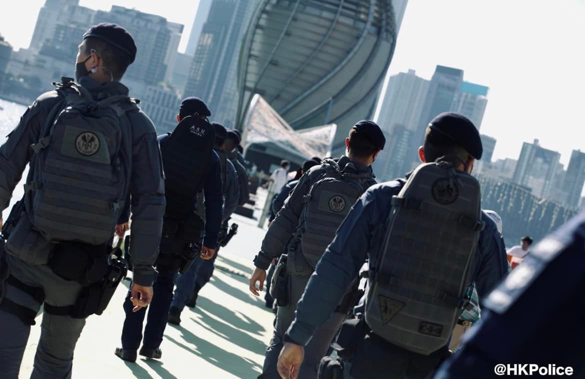 HK Police patrol various districts in new experimental work uniforms ...