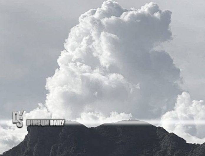 White cloud in the shape of lion spotted over Lion Rock - Dimsum Daily
