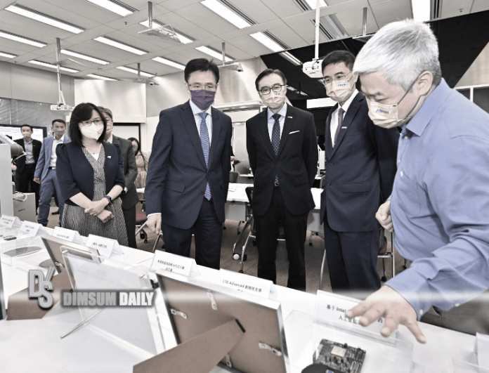 Secretary for Innovation, Technology and Industry visits R&D centres ...