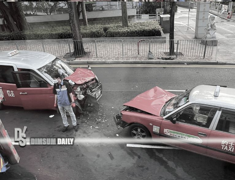 2 taxis collide with each other near Diamond Hill Crematorium, 4 ...