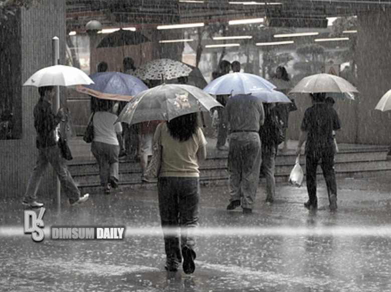 Amber Rainstorm Warning Signal issued at 4.10pm, rain is particularly ...