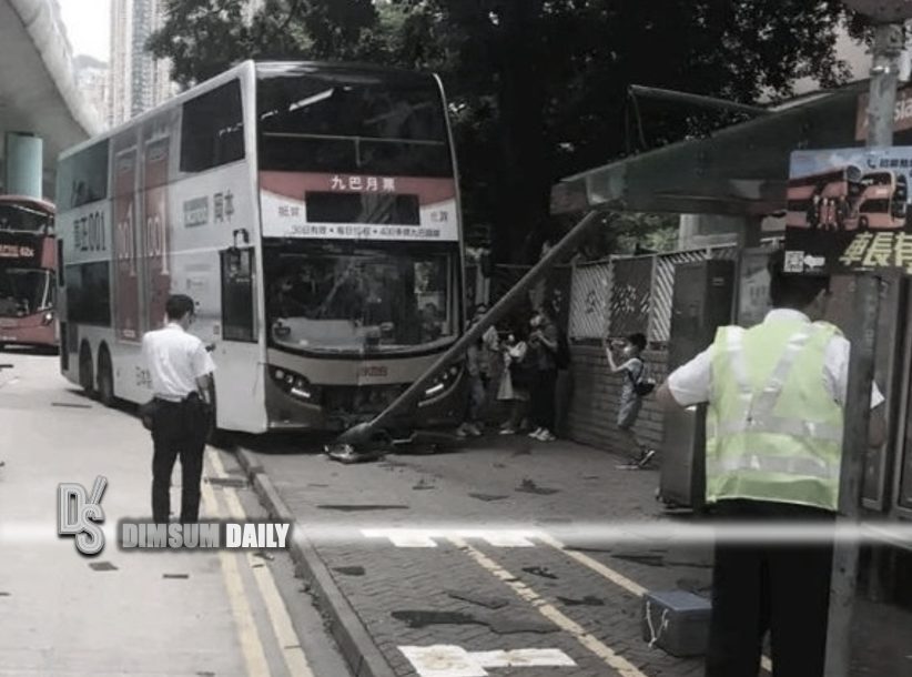 KMB bus crashes into lamppost in Wong Tai Sin, at least 12 people ...