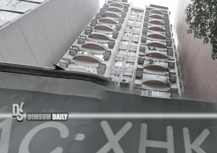 63-year-old man goes into coma and dies at home in Carlton Building in ...