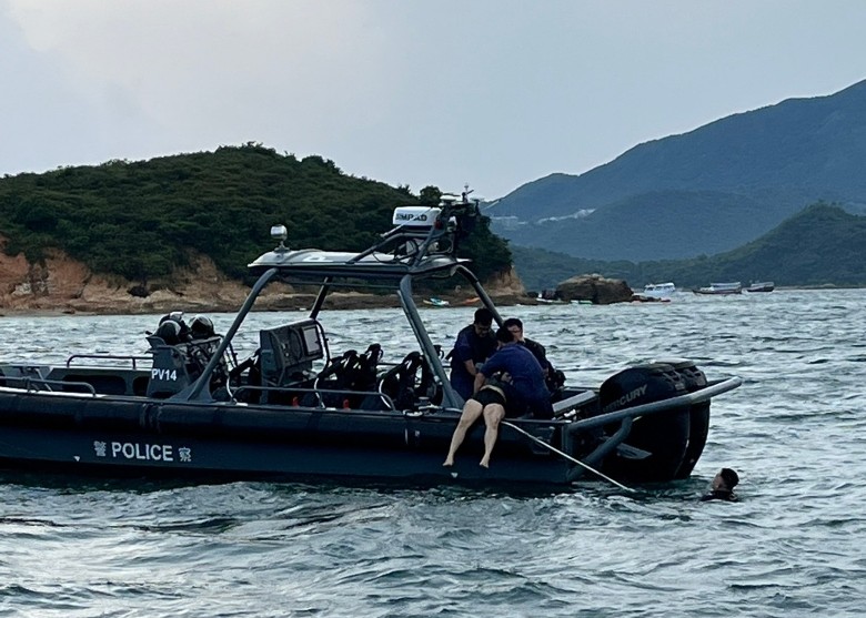 4 kayaks overturn in sea near Pak Sha Chau, 9 rescued and 1 unconscious ...
