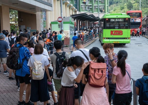 Hundreds queue to board KMB electric bus starting new service from ...