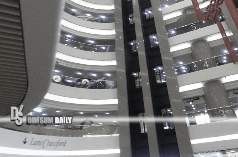 Light fixture on 4th floor of Times Square collapses and injures a ...