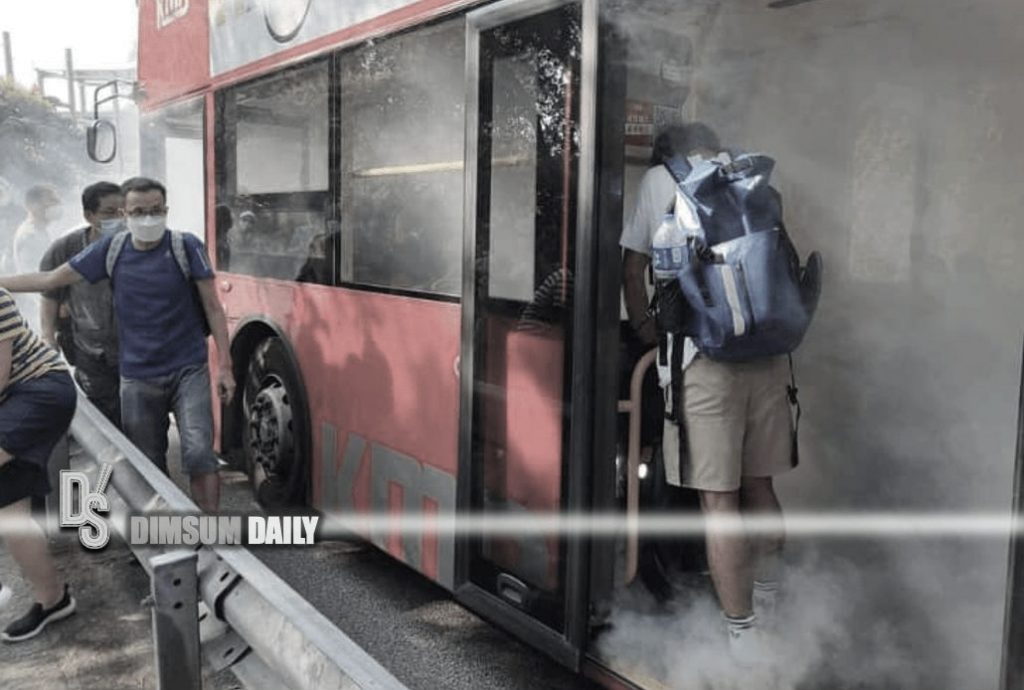 Electric unicycle emits large amount of smoke on KMB bus (Updated: 10pm ...