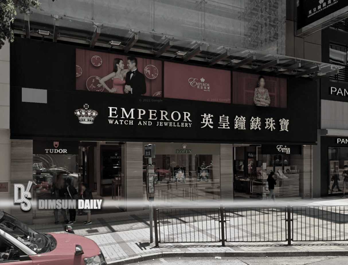 2 armed South Asian robbers make off with jade necklace worth HK$22m ...