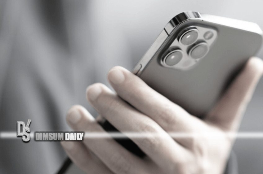 Man loses 3 new iPhone 14s to scammer who uses dishonoured cheque ...