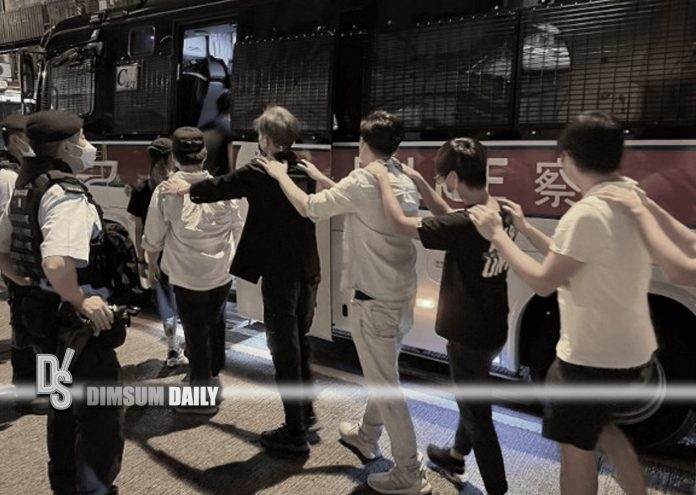 82 aged between 17-82 arrested in 2 unlicensed bars in Cheung Sha Wan ...