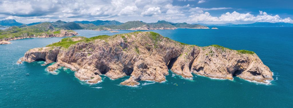 Early Cretaceous rhyolitic columnar rock formation of Hong Kong Geopark ...