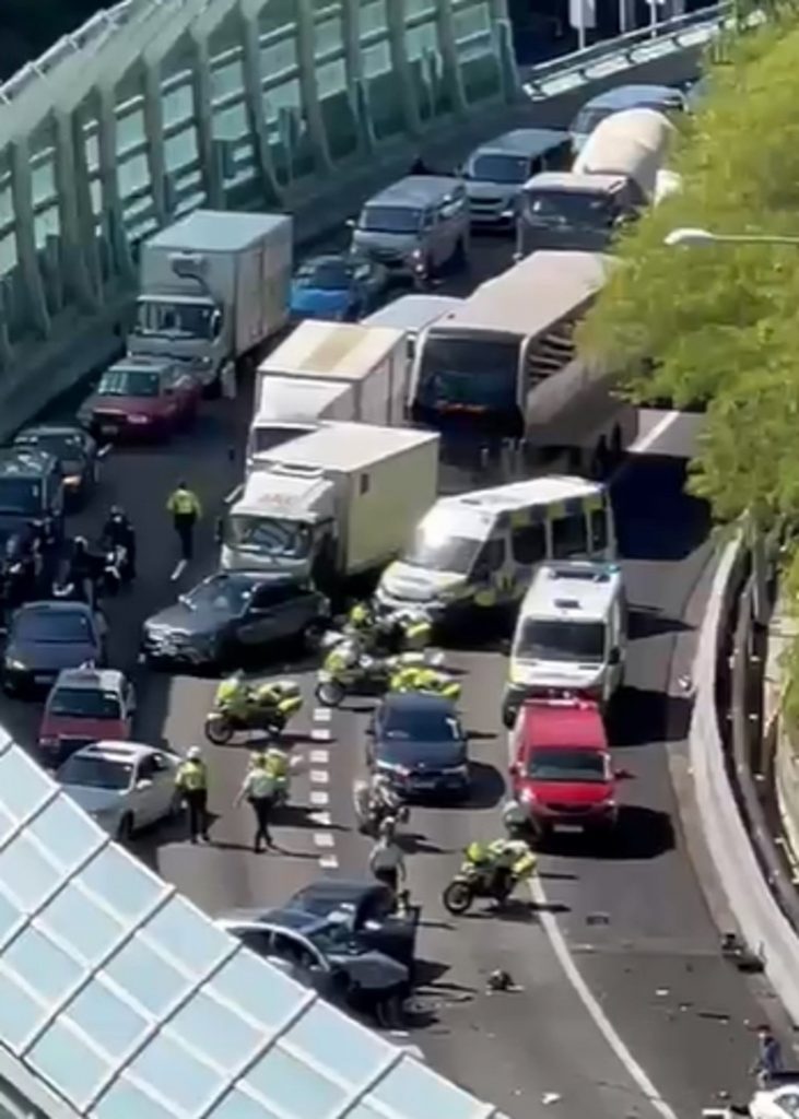Car evading police arrest travels in opposite direction on Tuen Mun ...