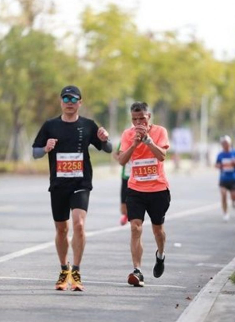 Chinese man in 50s completes 42km full marathon by smoking non-stop ...