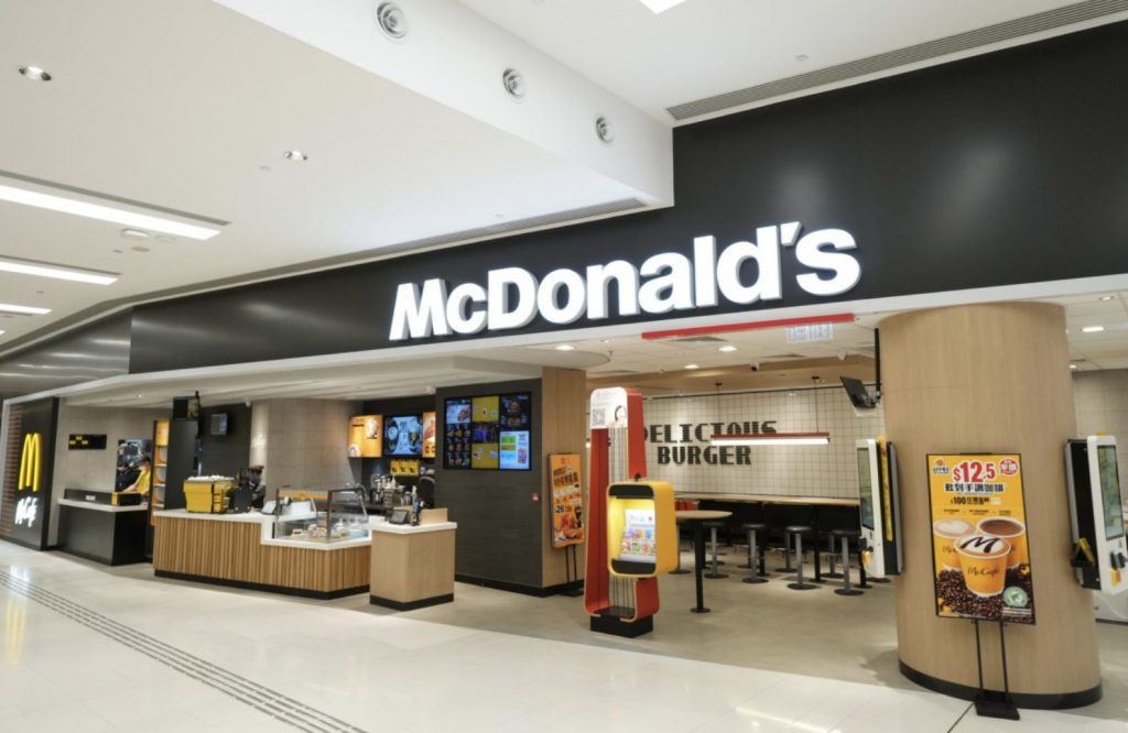 Diners can now pedal to charge their mobile phones while eating at new ...