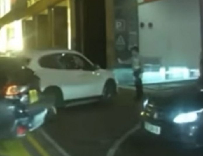 Private car which attempts to jump traffic queue at Harbour City ...