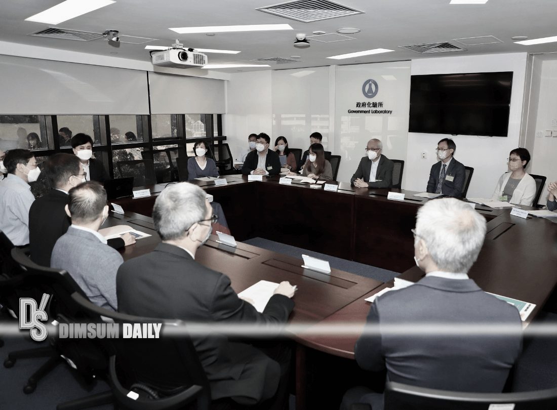 Secretary for Environment and Ecology visits Government Laboratory ...
