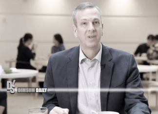 U.S. Consul General Gregory May in HK surprises everyone by speaking ...