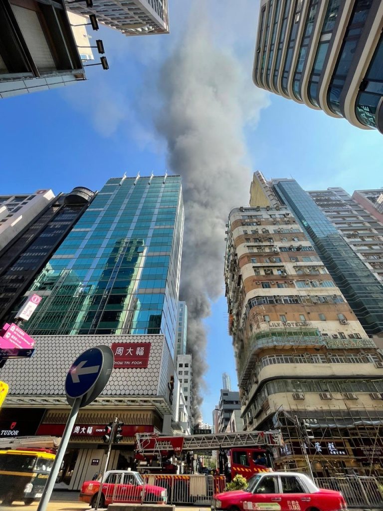 Fire breaks out at Hung Fai Building in Mong Kok, 30 residents ...