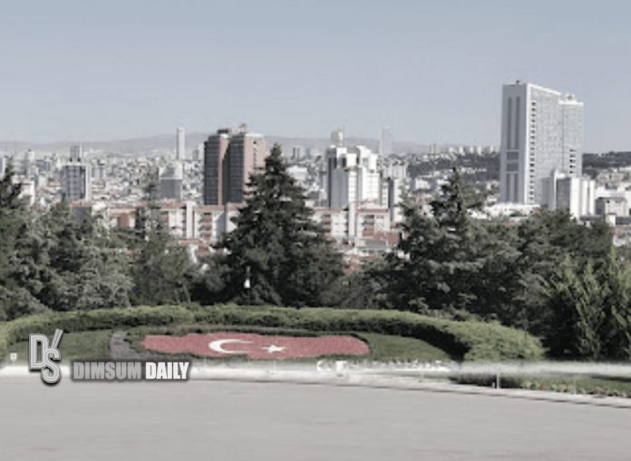 Türkiye's middle class struggles amidst inflation, stagnant wages ...