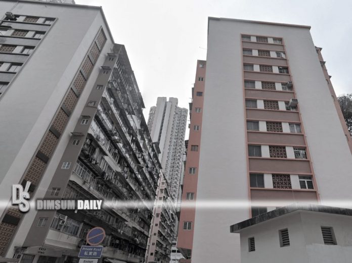 Man falls to his death from top of Tai Shing House in Quarry Bay ...