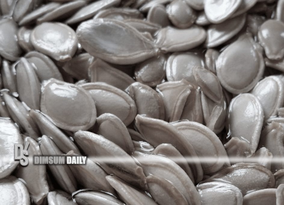 Prepackaged melon seed sample detected with mineral oil exceeding legal ...