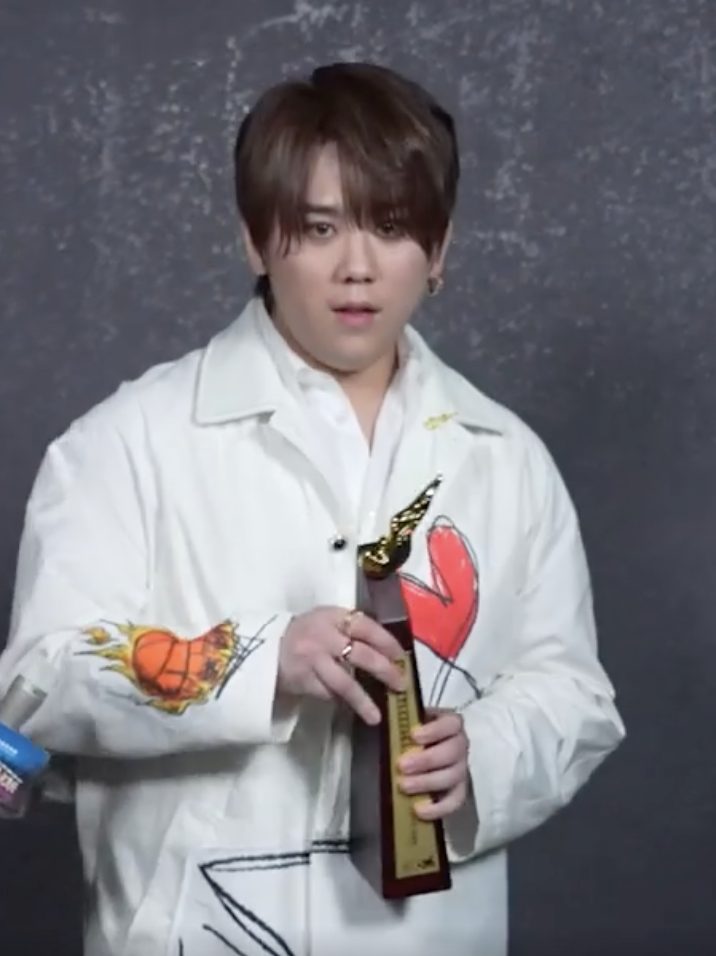 Recently recovered Keung To joins fellow 10 members of MIRROR to appear ...