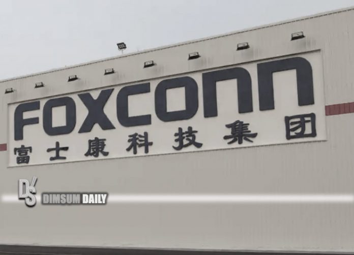 Foxconn's Zhengzhou factory resumes production to peak capacity ...