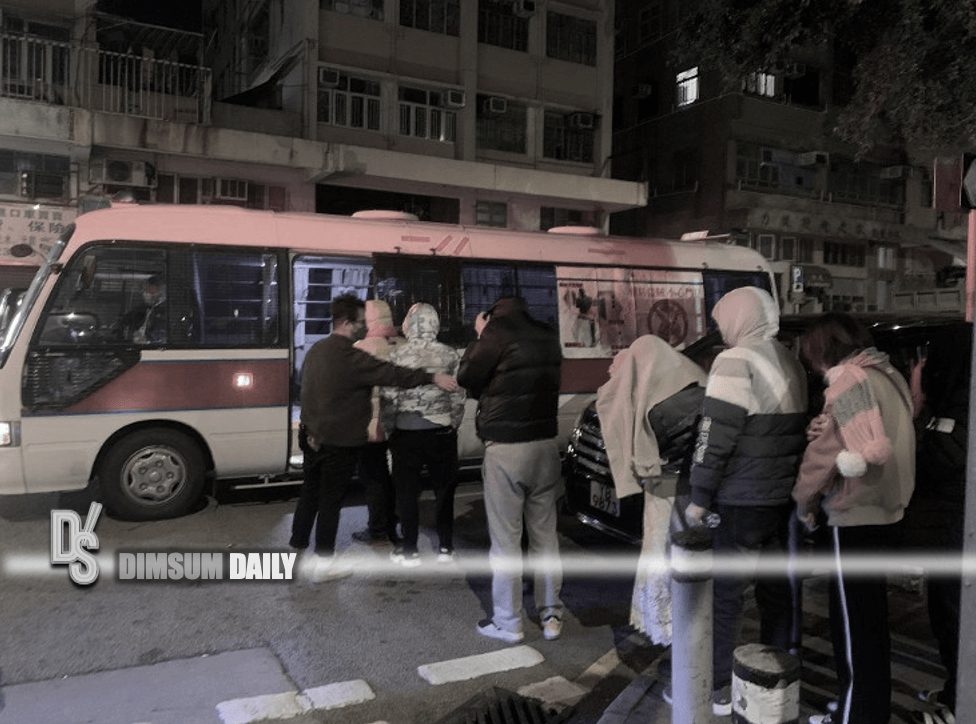 2 persons in charge and 12 gamblers arrested in 2 illegal gambling dens ...