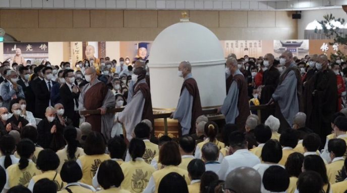 25 'Buddhist human pearls' left behind after cremation of late Chinese ...