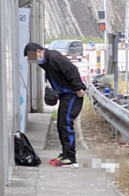 Man removes his pants to defecate while waiting for bus at Shing Mun ...