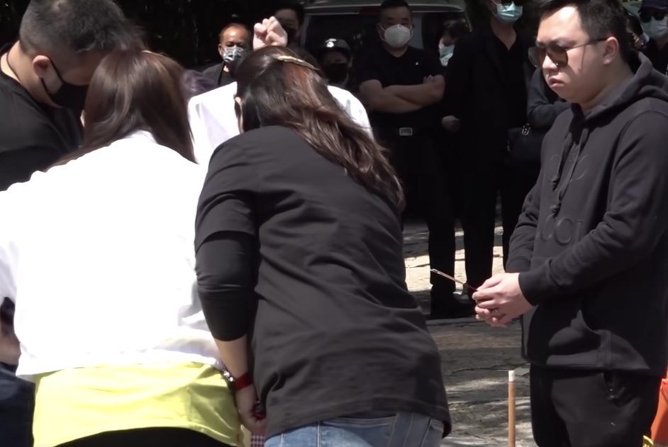 Abby Choi's de facto husband Chris Tam appears with family members at ...