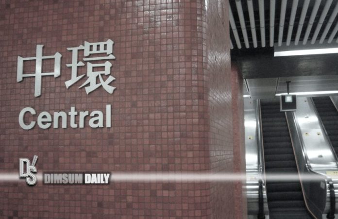 Signal fault reported near MTR Central Station, Tsuen Wan Line train ...