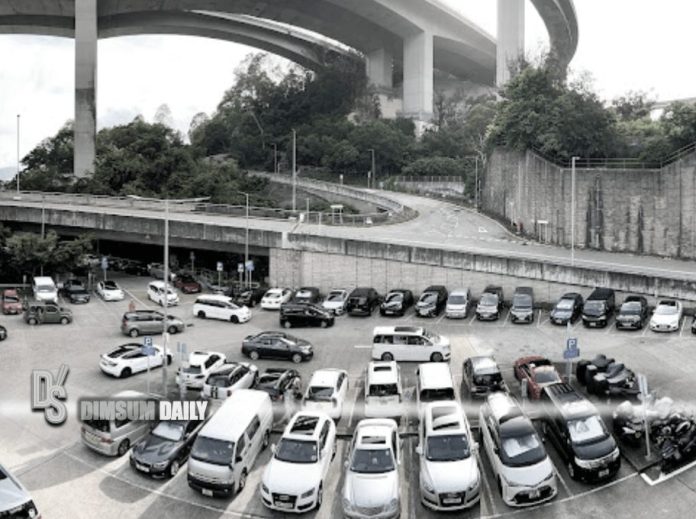 Windows of 3 vehicles at Ting Kau Car Park smashed and interior of cars ...