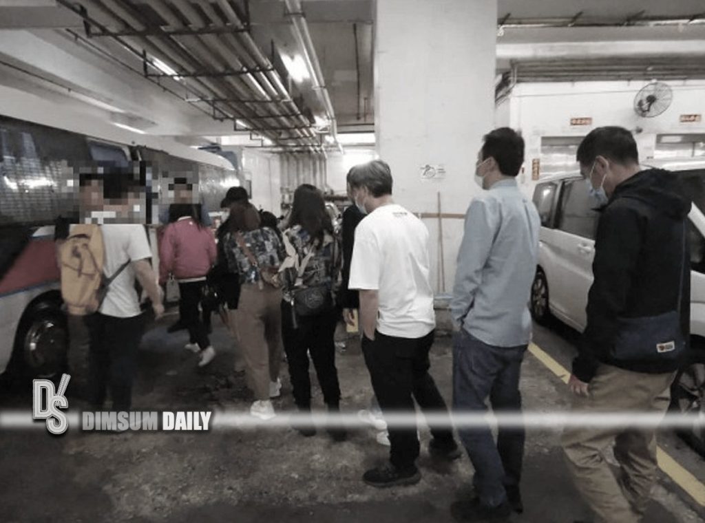 Unlicensed bar in Kwun Tong industrial building raided, person in charge and 8 customers ...