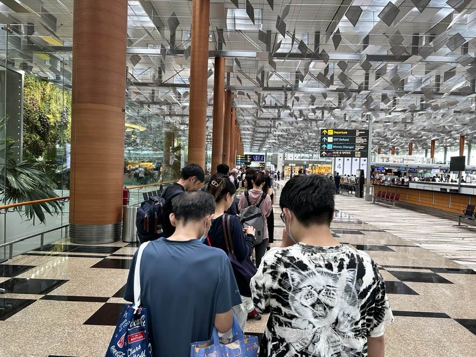 Long queues at Singapore Changi Airport due to immigration system ...