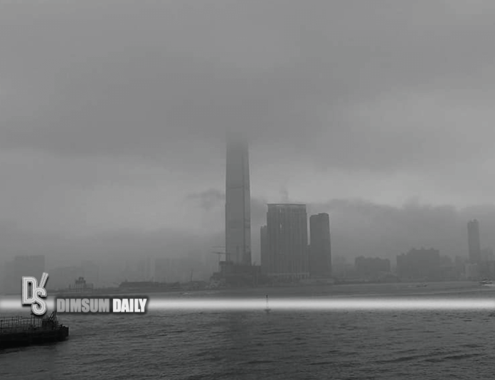 Hong Kong's visibility drops below 3000 meters, cloudy with showers expected today - Dimsum Daily