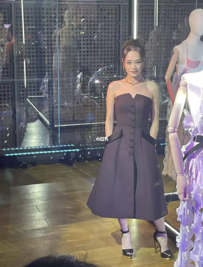HK singer Gillian Chung's dressing choice sparks controversy over dwarf ...