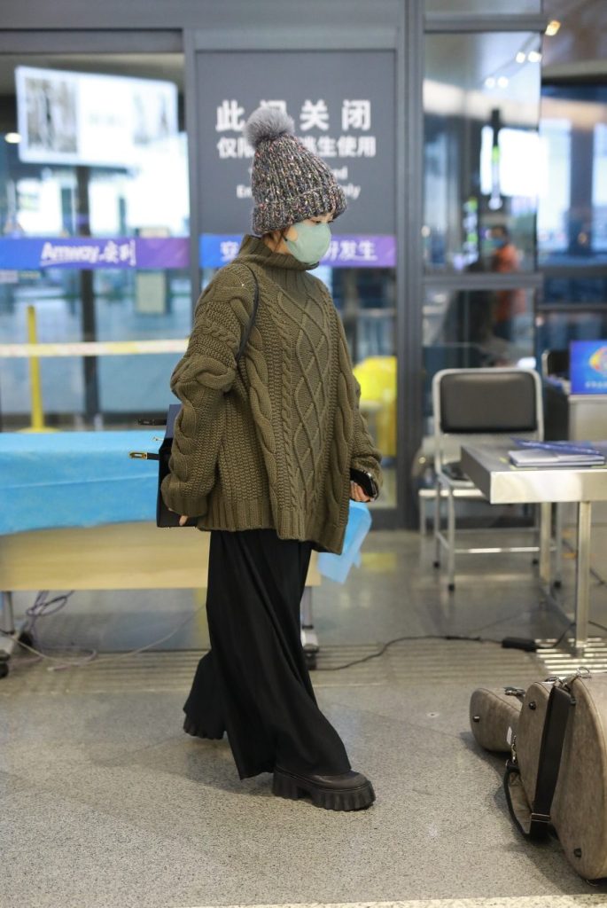 HK singer Gillian Chung's dressing choice sparks controversy over dwarf ...