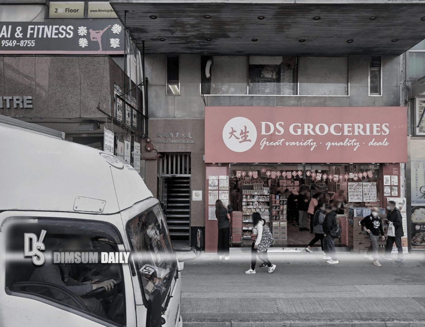 Iron rod falls from Wah Ming Commercial Building in Mong Kok and ...