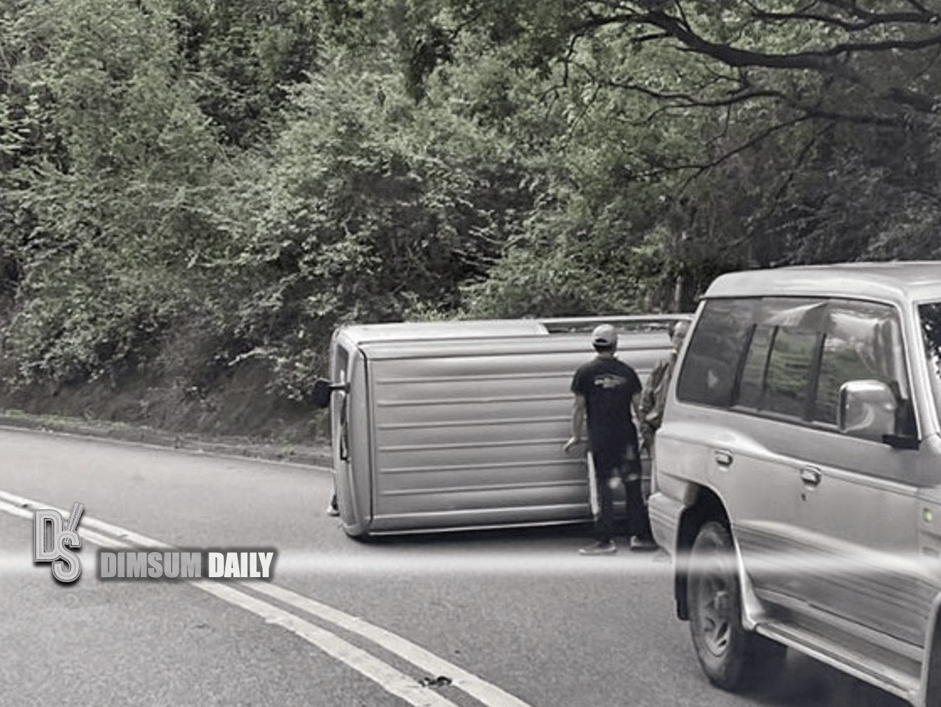 Van crashes on Route Twisk leaves driver injured - Dimsum Daily