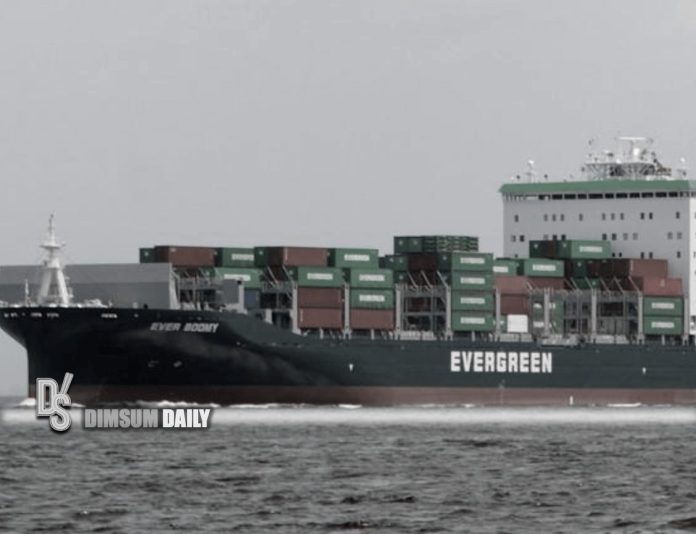 Robbery attempt foiled on Evergreen Marine Corporation's container ship ...