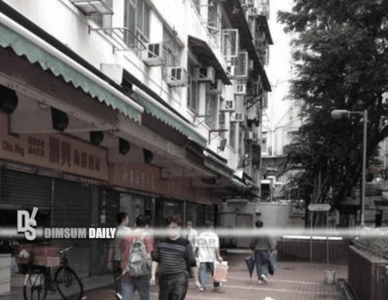 Necklace stolen from middle-aged man during 'brief encounter' with ...